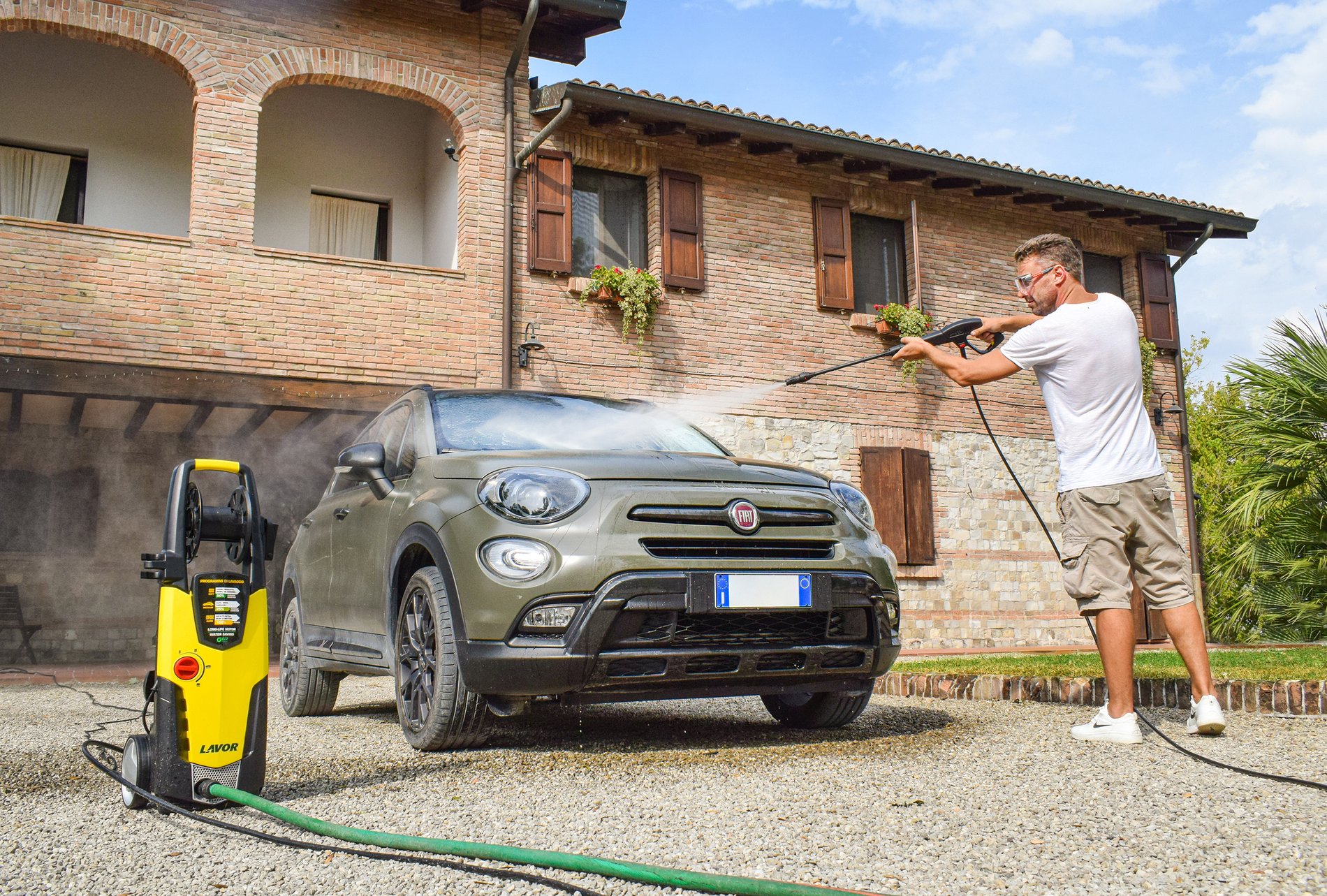 How many bars should a high-pressure cleaner have? Find out with the ...